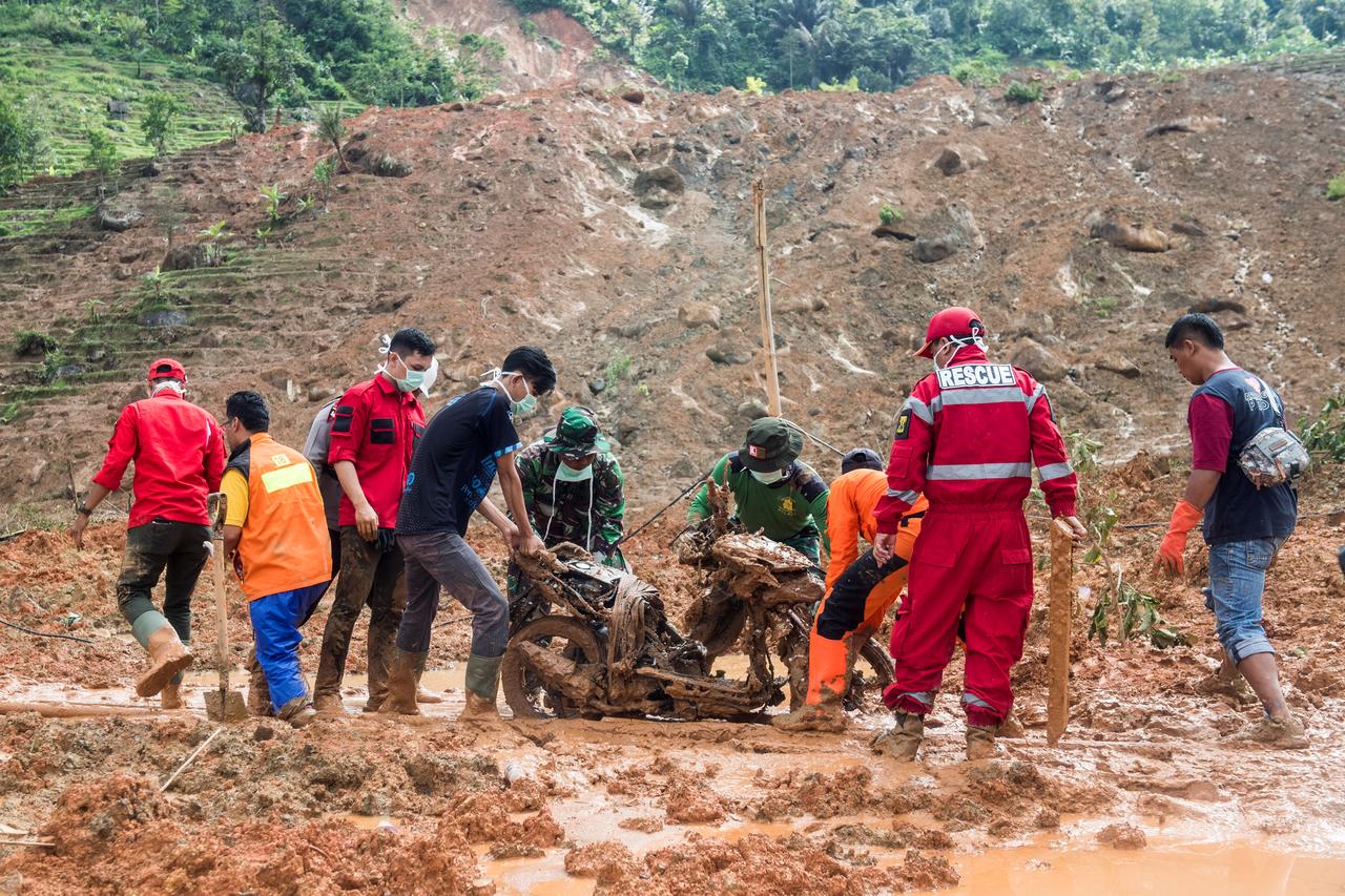 Seven Dead In Landslide In Gold-Mining Community In The Philippines ...